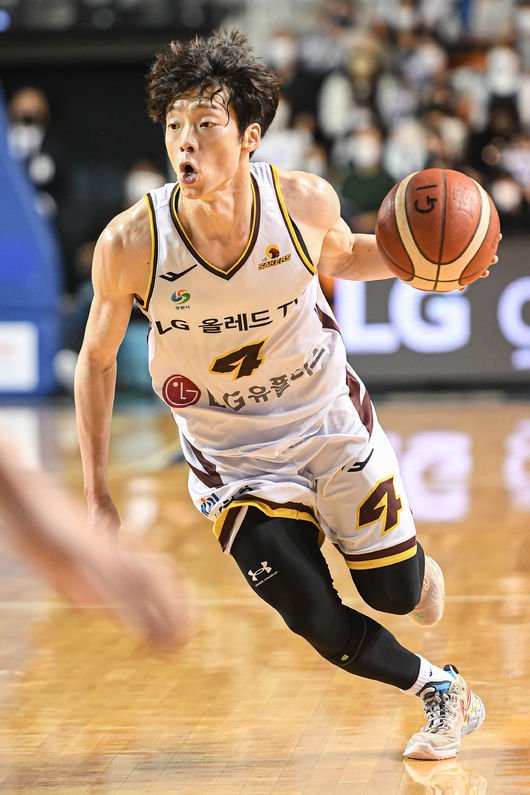 '아반도-오세근 40점' KGC, 2연패 끊고 단독 선두…LG 대역전극{종합} : 네이트 스포츠