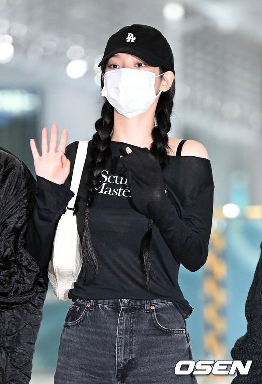 [사진]에스파 카리나, '검게 빛나는 도깨비불' : 네이트 연예