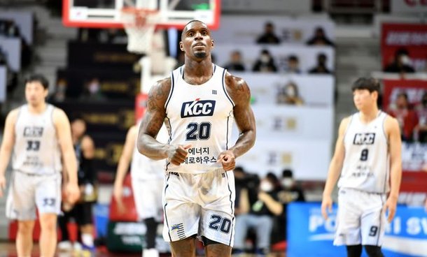 '허웅-라건아 43점 합작' KCC, 선두 KGC 잡았다…6위 도약 : 네이트 스포츠