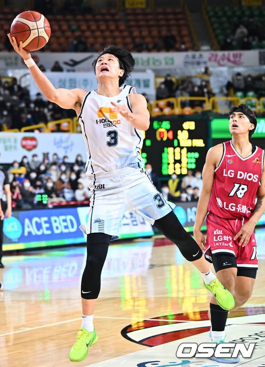 '허웅 23점-라건아 더블 더블' KCC, LG 6연승 저지…3연승 질주 : 네이트 스포츠