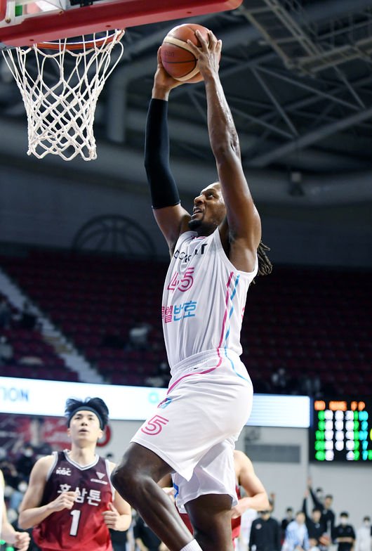 'KT가 미쳤다' 선두 KGC마저 잠재우고 6연승 돌풍…SK도 4연승(종합) : 네이트 스포츠