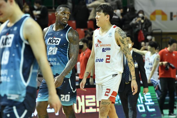 'KT가 미쳤다' 선두 KGC마저 잠재우고 6연승 돌풍…SK도 4연승(종합) : 네이트 스포츠