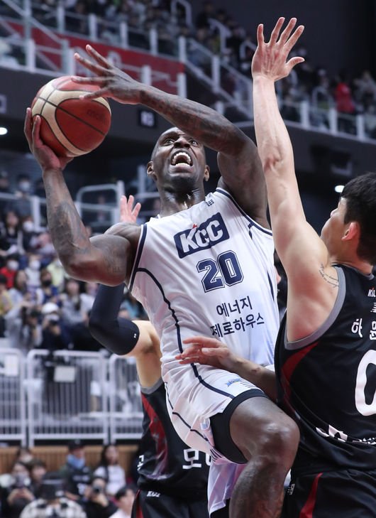 '양홍석+하윤기 40점 합작' KT, KCC전 첫 승 '전구단 상대 승리' : 네이트 스포츠