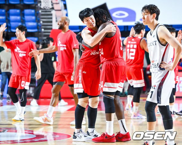 [사진]SK,'KT 잡고 PO 진출 확정' : 네이트 스포츠