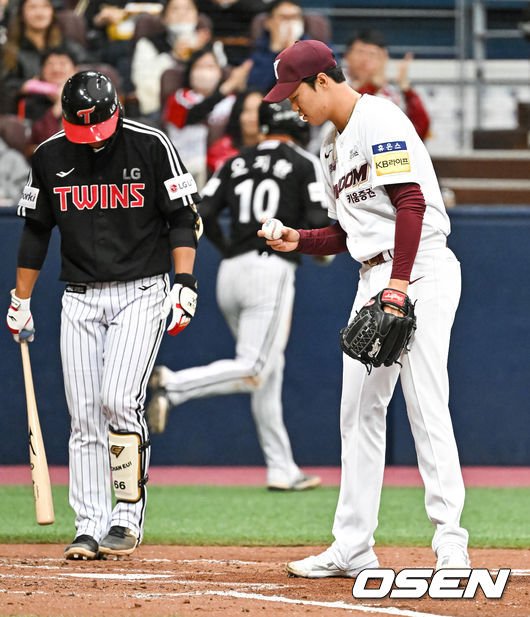 '안우진 157km 1실점+이정후 2안타' 키움, LG에 승리…전날 패배 설욕 [고척 리뷰] : 네이트 스포츠