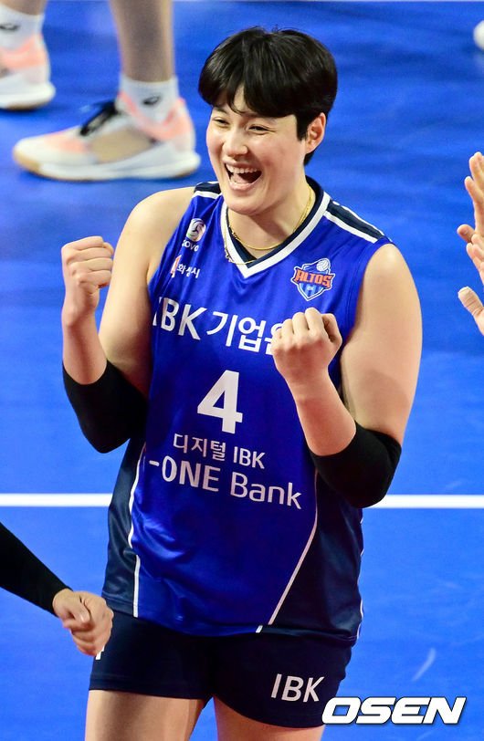 장기 재활 중인데 3.5억 FA 계약…왕조 에이스, IBK 믿음에 보답할까 : 네이트 스포츠