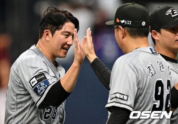 은퇴했으면 어쩔 뻔…36세에 152km 강속구, 19연패 끊고 한화 필승조 거듭났다 : 네이트 스포츠