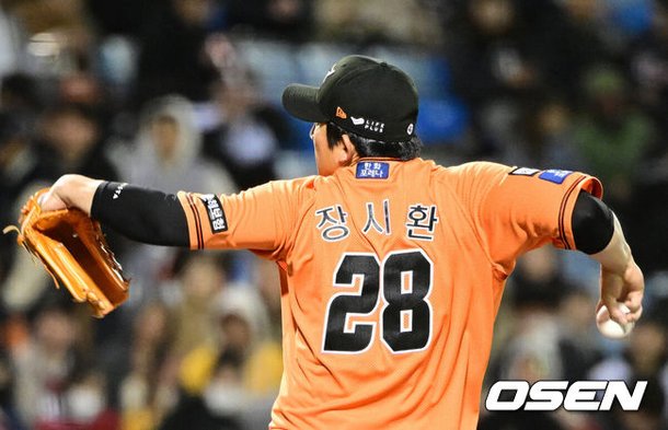 은퇴했으면 어쩔 뻔…36세에 152km 강속구, 19연패 끊고 한화 필승조 거듭났다 : 네이트 스포츠