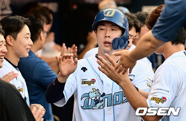 100억 FA가 5강 경쟁에 '부스터' 안겼다…1500만 원 상당 에너지젤 선물 쾌척 : 네이트 스포츠