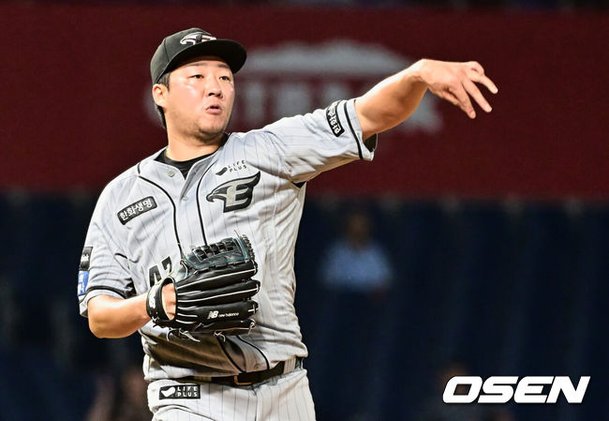 '151km' 왼손 불펜, '나도 LG 킬러다'…8경기 2승 2홀드 ERA '0' 위력투 : 네이트 스포츠
