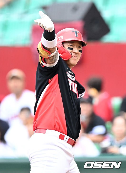"형우 덕분이다" 공포의 KIA 타선 중심에는 10G 타율 .410 뜨거운 '맏형'이 있다 : 네이트 스포츠