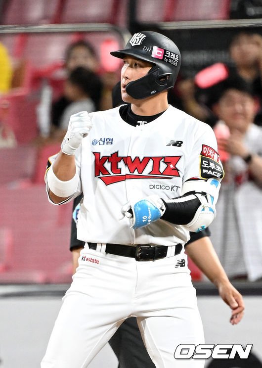 [사진]황재균,'KBO 18번째 2000안타 달성' : 네이트 스포츠