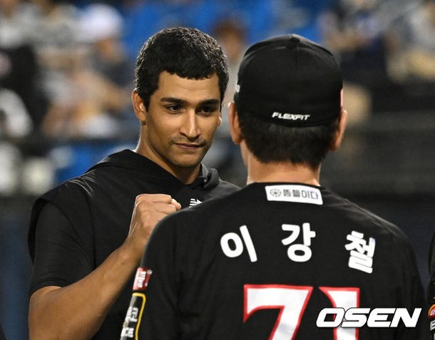 더블헤더에 외국인 투수 2명 선발, 2위 지켜야 하는 KT "2G 다 놓칠 수 없다" : 네이트 스포츠