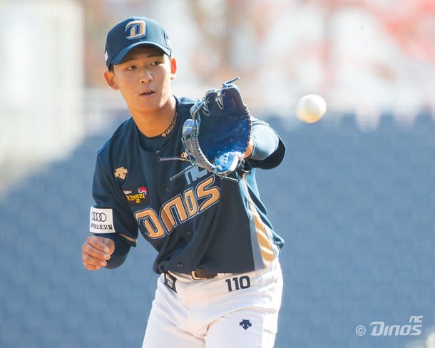 '154km' 1라운더 미래 1선발, 데뷔 시즌 조기 마감…'9이닝당 12볼넷' 제구 불안 손 본다 : 네이트 스포츠