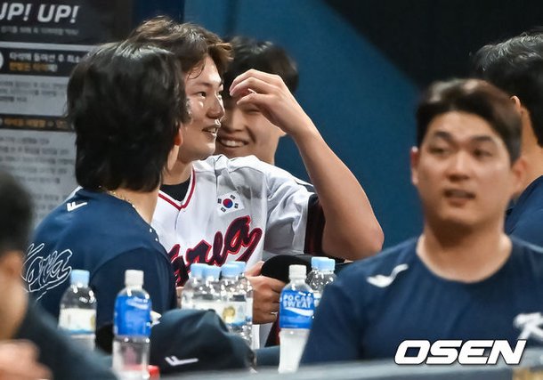 "좋으니까 ML 데려가죠" 154km 쾅! 19세 다저스맨, 단숨에 류心 차지…국대 선발 맡는다 : 네이트 스포츠