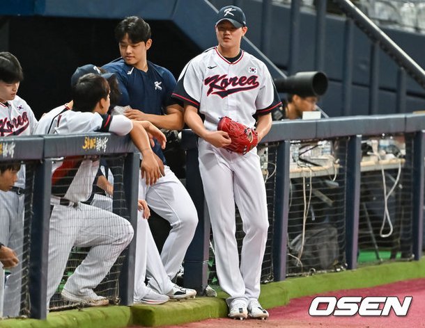 "좋으니까 ML 데려가죠" 154km 쾅! 19세 다저스맨, 단숨에 류心 차지…국대 선발 맡는다 : 네이트 스포츠