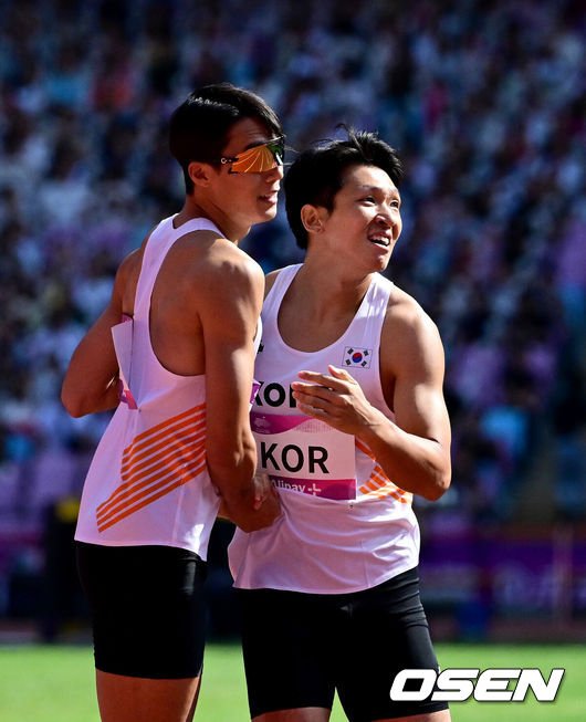 '37년 만 메달 보인다' 男 400m 계주, 한국 新0.01초 차 역주…2위로 결선 진출 : 네이트 스포츠