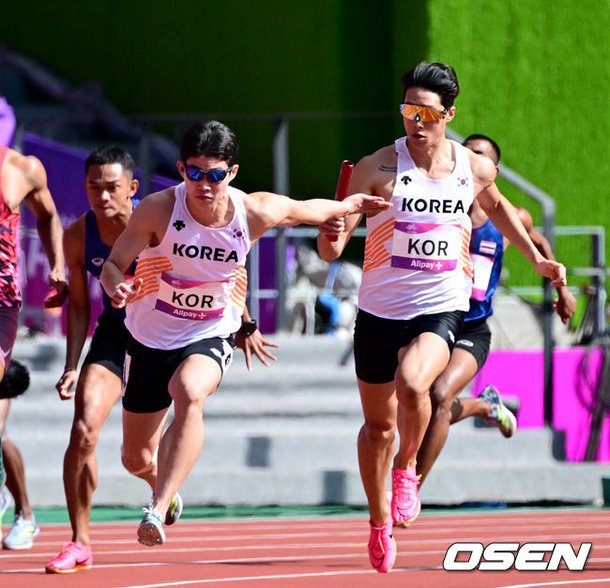 '37년 만 메달 보인다' 男 400m 계주, 한국 新0.01초 차 역주…2위로 결선 진출 : 네이트 스포츠