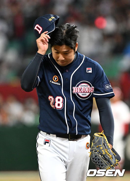 [사진]KBO 역대 9번째 2000이닝 기록 장원준,'팬 여러분 덕분 입니다' : 네이트 스포츠