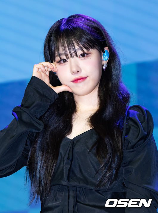 [사진]QWER 히나,'실물도 너무 예쁜 냥뇽녕냥' : 네이트 연예
