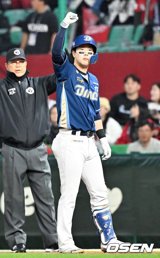 '3안타 2타점 맹활약' 김광현 무너뜨린 박건우, 데일리 MVP [준PO2] : 네이트 스포츠