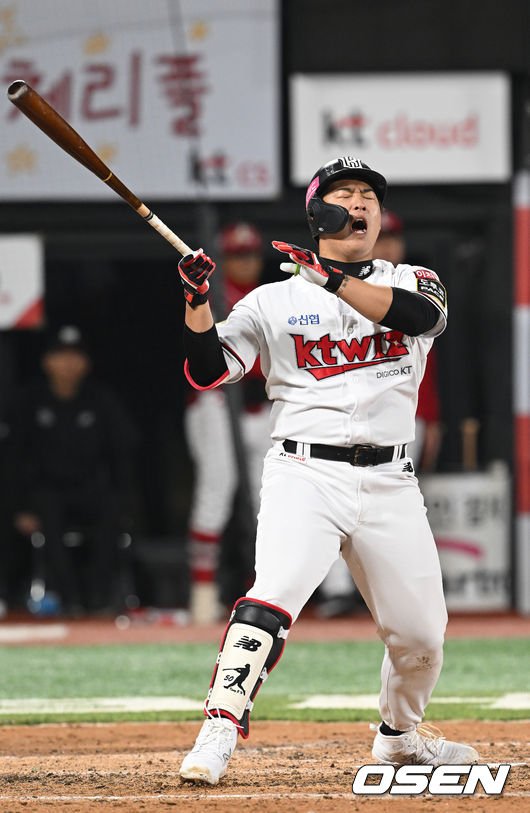'어떻게 이런 불운이' KT 간판타자 강백호, 청백전 도중 내복사근 손상…플레이오프 못 뛴다 [오!쎈 수원] : 네이트 스포츠