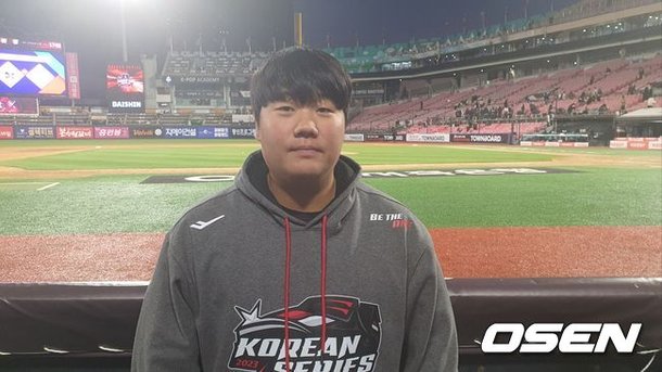 19세 신인의 KS 첫 타석 첫 안타, 왜 엔트리 탈락한 '잠실 빅보이'에게 고맙다고 인사했을까 [KS] : 네이트 스포츠