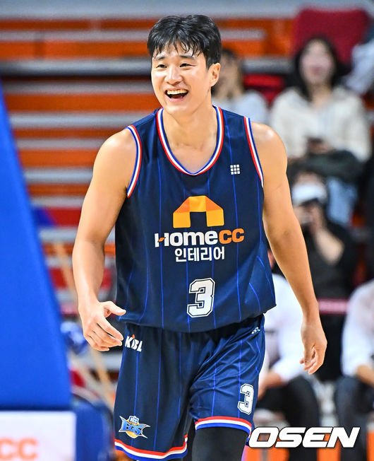 '허웅 21점 맹활약' KCC, '4쿼터 맹추격' 현대모비스 꺾고 2연패 탈출 : 네이트 스포츠