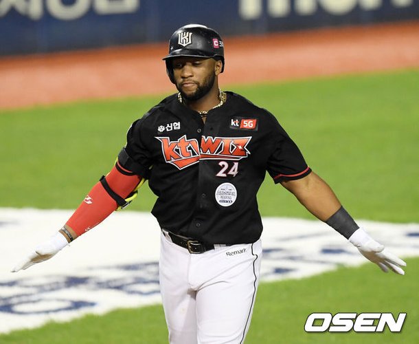 'KBO 파괴자' MVP가 돌아온다…"로하스 주니어, KT와 계약 합의 단계" : 네이트 스포츠