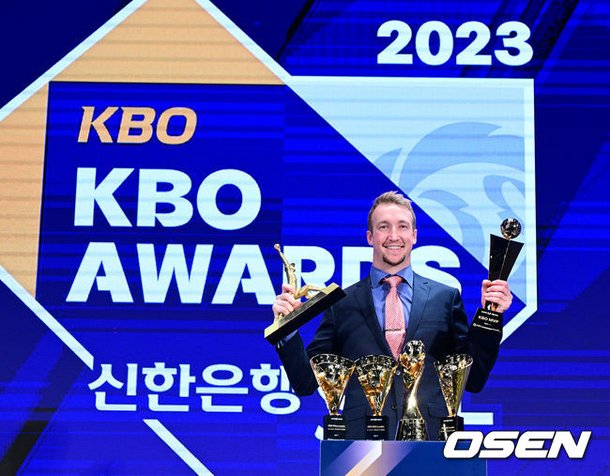 초라한 성적표 낸 4년전 KBO 20승 MVP…200억에 CWS행 페디는 다를까 : 네이트 스포츠
