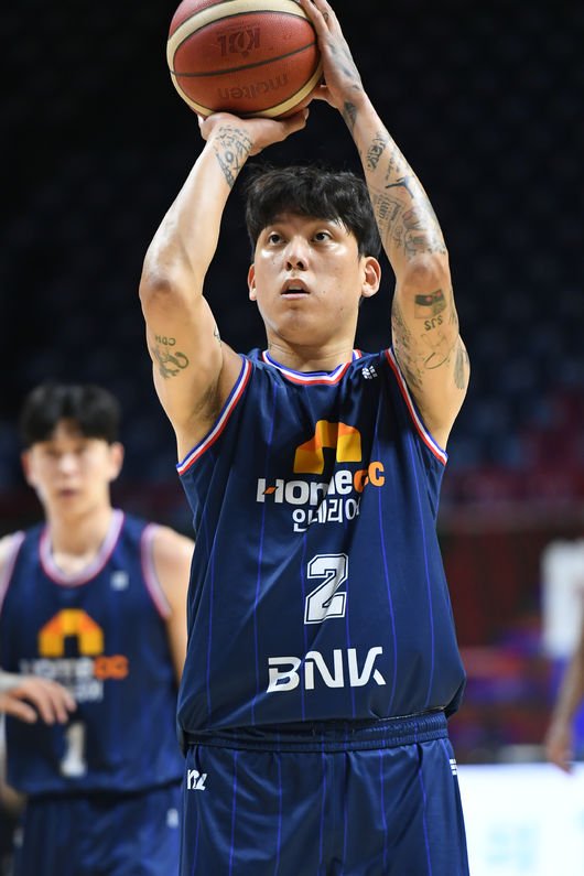 '최준용-송교창 43점 합작' 4쿼터 폭발 KCC, DB 잡고 연승→단독 5위 등극 : 네이트 스포츠