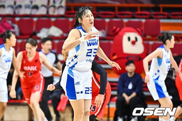 우리은행, BNK 꺾고WKBL 최초 500승 대기록…김단비 23점+박지현 결승 3점포 : 네이트 스포츠