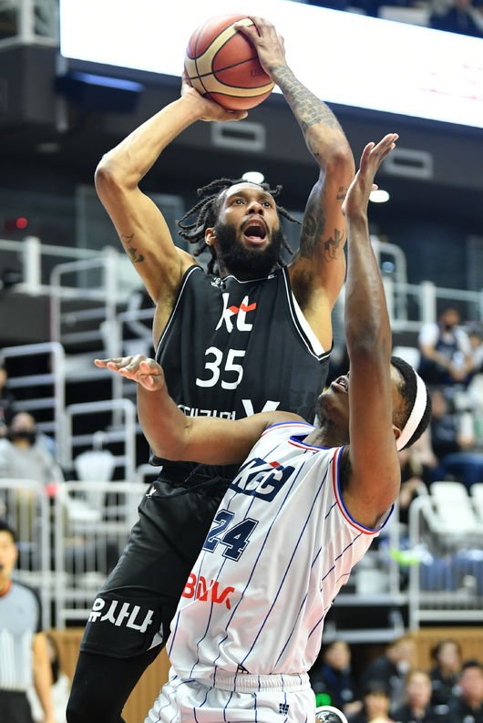 '배스 44점-9리바운드' KT, KCC 꺾고 4연승 질주 : 네이트 스포츠