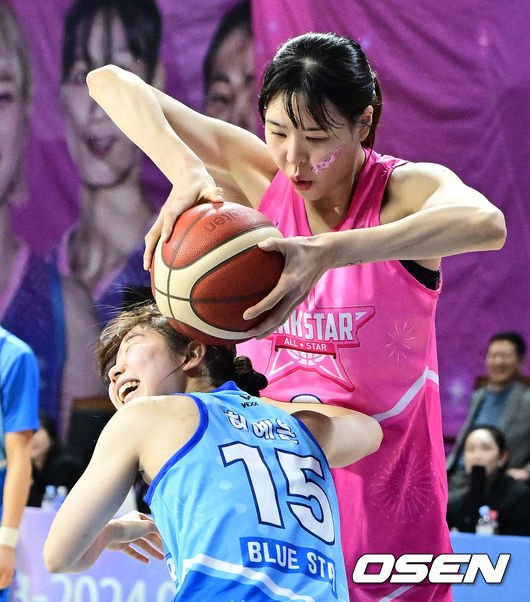 165cm VS 193cm, '뻔한' 집안싸움에 폭소 가득[지형준의 Behind] : 네이트 스포츠