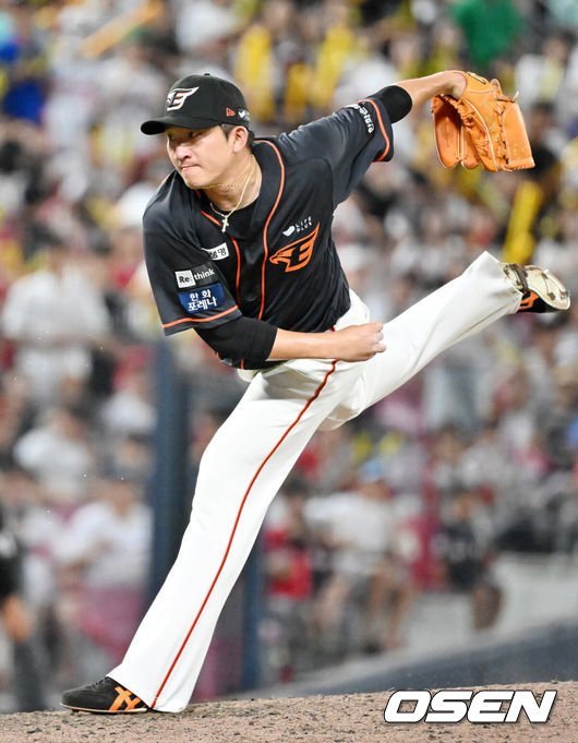 "150km 안 나오면 은퇴한다" 37세 투수 장시환의 진심, 19연패 악몽 끝→FA 모범생으로 변신 : 네이트 스포츠