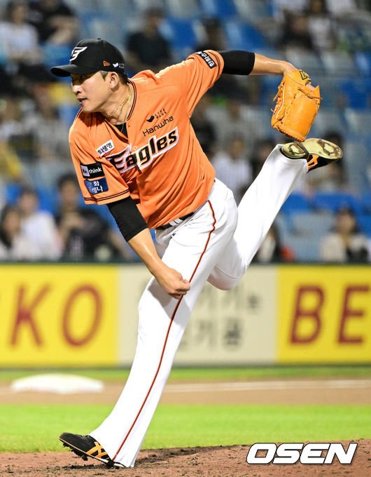 "150km 안 나오면 은퇴한다" 37세 투수 장시환의 진심, 19연패 악몽 끝→FA 모범생으로 변신 : 네이트 스포츠