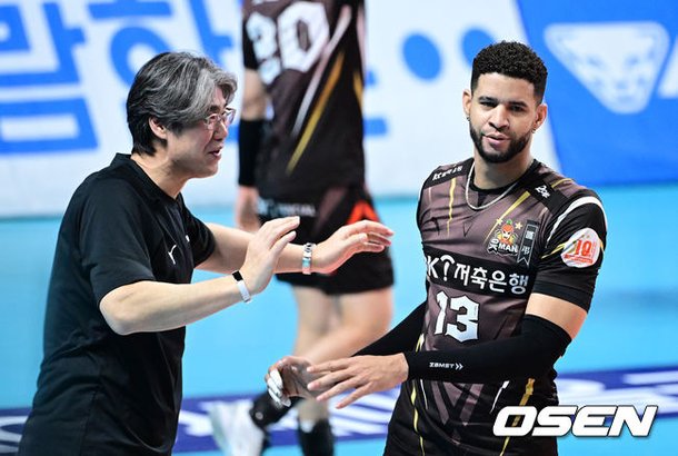 '4R 전승 주역' 레오, 개인 통산 8번째 MVP 받았다…역대 1위 '굳건' : 네이트 스포츠