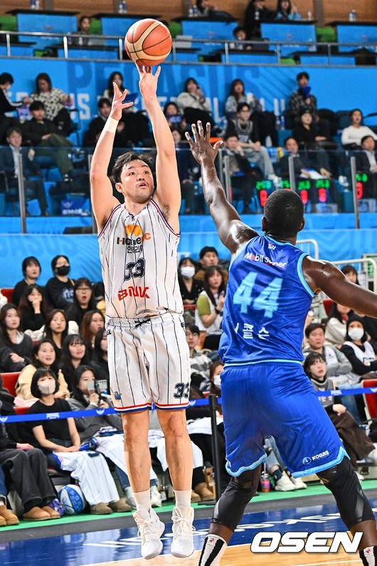 4쿼터 0.8초 KCC 허웅의 뼈아픈 파울과 연장, 행운의 여신은 한국가스공사를 선택했다. [이석우의 마!] : 네이트 스포츠