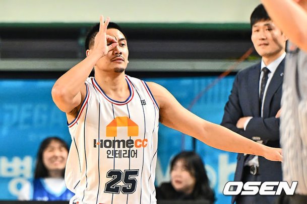 4쿼터 0.8초 KCC 허웅의 뼈아픈 파울과 연장, 행운의 여신은 한국가스공사를 선택했다. [이석우의 마!] : 네이트 스포츠