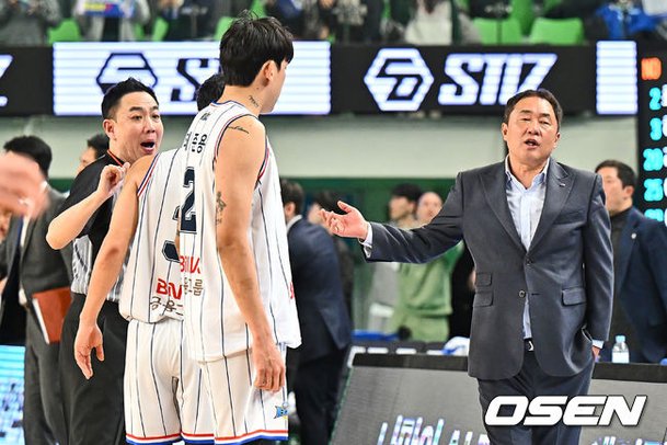 4쿼터 0.8초 KCC 허웅의 뼈아픈 파울과 연장, 행운의 여신은 한국가스공사를 선택했다. [이석우의 마!] : 네이트 스포츠