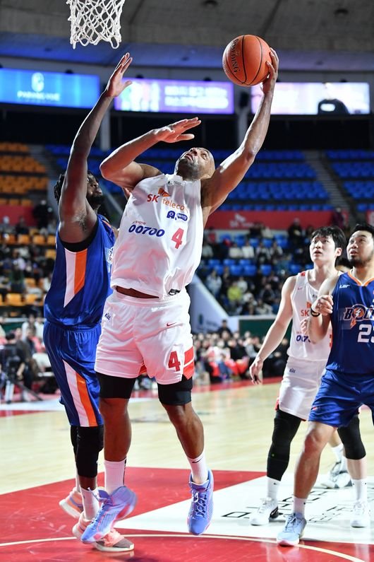 '워니 공백까지 메운 윌리엄스' SK, EASL 4강 토너먼트서 정관장과 격돌 : 네이트 스포츠