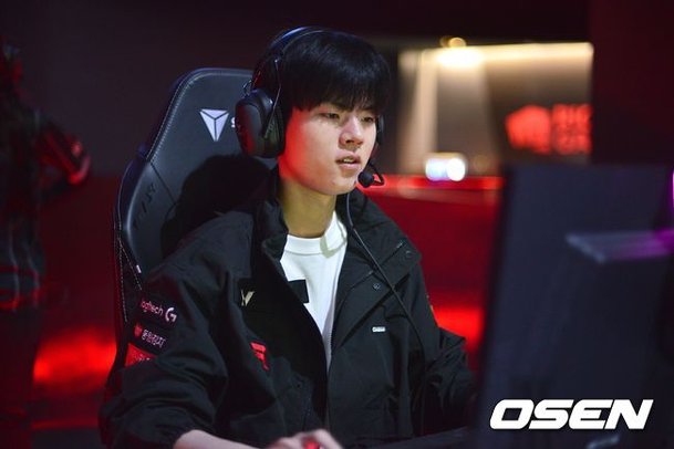 [Oh!쎈 롤챔스] '1인 군단'이 세운 또 하나의 대기록…'데프트' 김혁규, 원딜 첫 LCK 4000 어시스트 : 네이트 스포츠