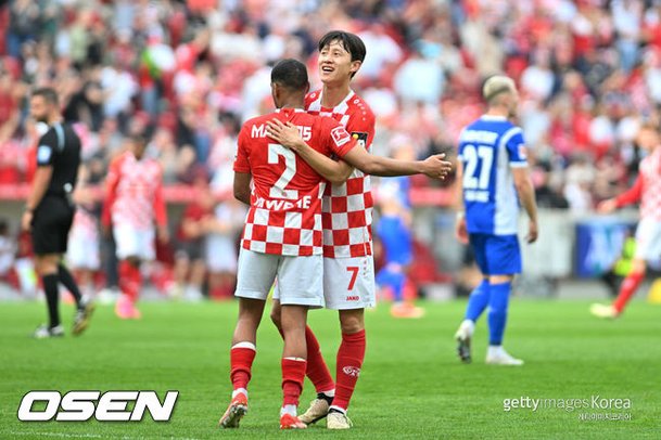 '2G 1AS' 홀로 팀 구한 이재성, 미친 활약에 평점도 홀로 '만점'…팀은 4-0 대승 : 네이트 스포츠