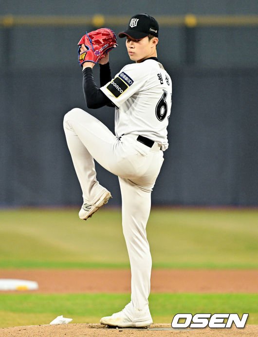2이닝 7실점 악몽→ERA 10.64…'1R 지명→5선발 낙점' 스무살 루키에게 무슨 일이 [오!쎈 수원] : 네이트 스포츠