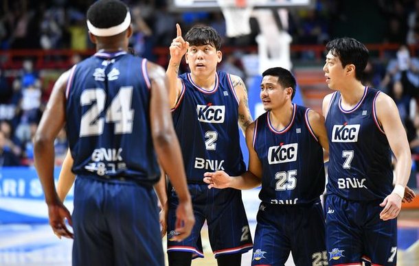 '최준용+라건아+허웅 다 터졌다!' 슈퍼팀 KCC, '김종규 퇴장' DB에 3차전 대승…챔프전 진출 1승 남았다 : 네이트 스포츠
