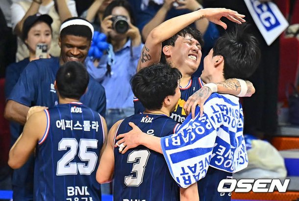 모두가 잘한다…역사를 쓴 KCC, '정규1위' DB 잡고 '5위 팀 첫' 챔결 진출 : 네이트 스포츠