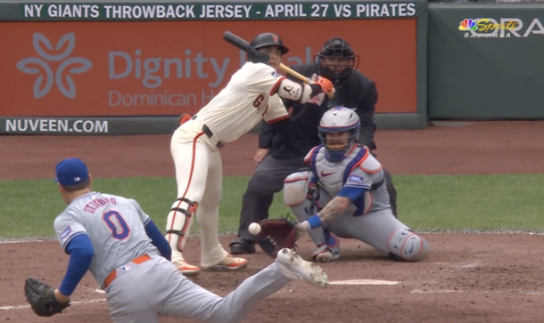 이정후 잘 피했다, 149km 강속구에 맞을 뻔…아찔했던 ML 데뷔 첫 교체 출장, 볼넷 출루 : 네이트 스포츠