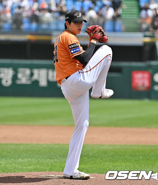 고졸 신인이 데뷔전부터 QS 승리라니…KBO 43년 역사상 5번째, 한화 조동욱 "최재훈 선배님 미트밖에 안 보였다" : 네이트 스포츠