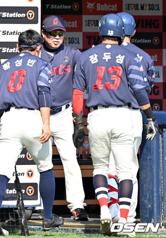 김민성 동점 투런포→정수빈 레이저 홈보살…두산-롯데, 연장 12회 헛심공방 끝 3-3 무승부 [잠실 리뷰] : 네이트 스포츠