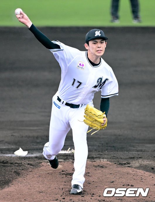 '165km' 퍼펙트 괴물 투수, ML 도전한다…日 매체 "시즌 후 포스팅 신청…거의 모든 구단이 영입 경쟁 뛰어들 듯" : 네이트 스포츠